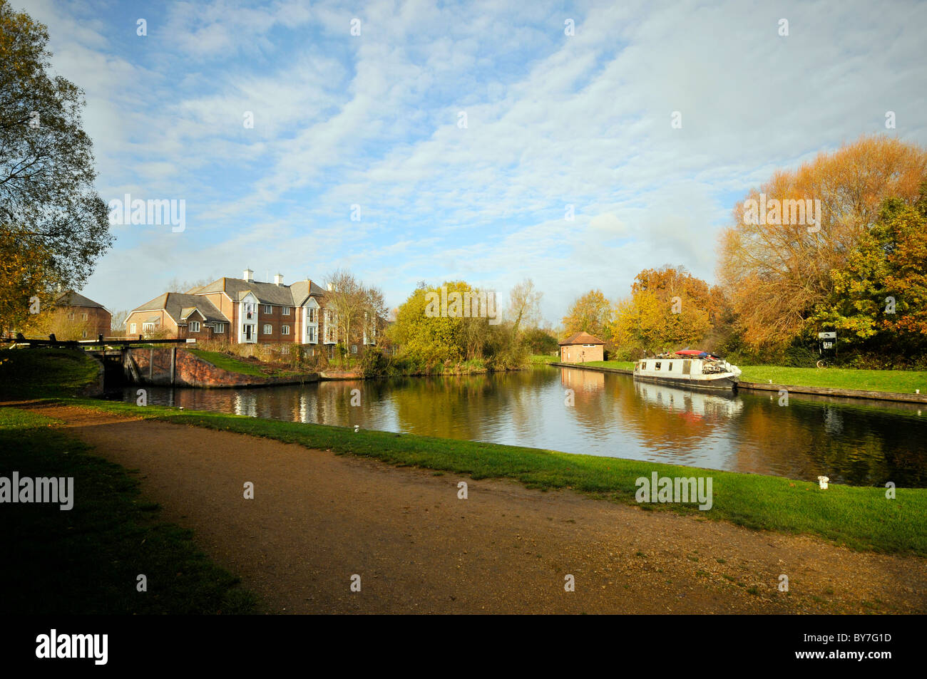 Aldermaston Padworth Kennet Avon Canal Berkshire UK Lock Lifting Bridge ...