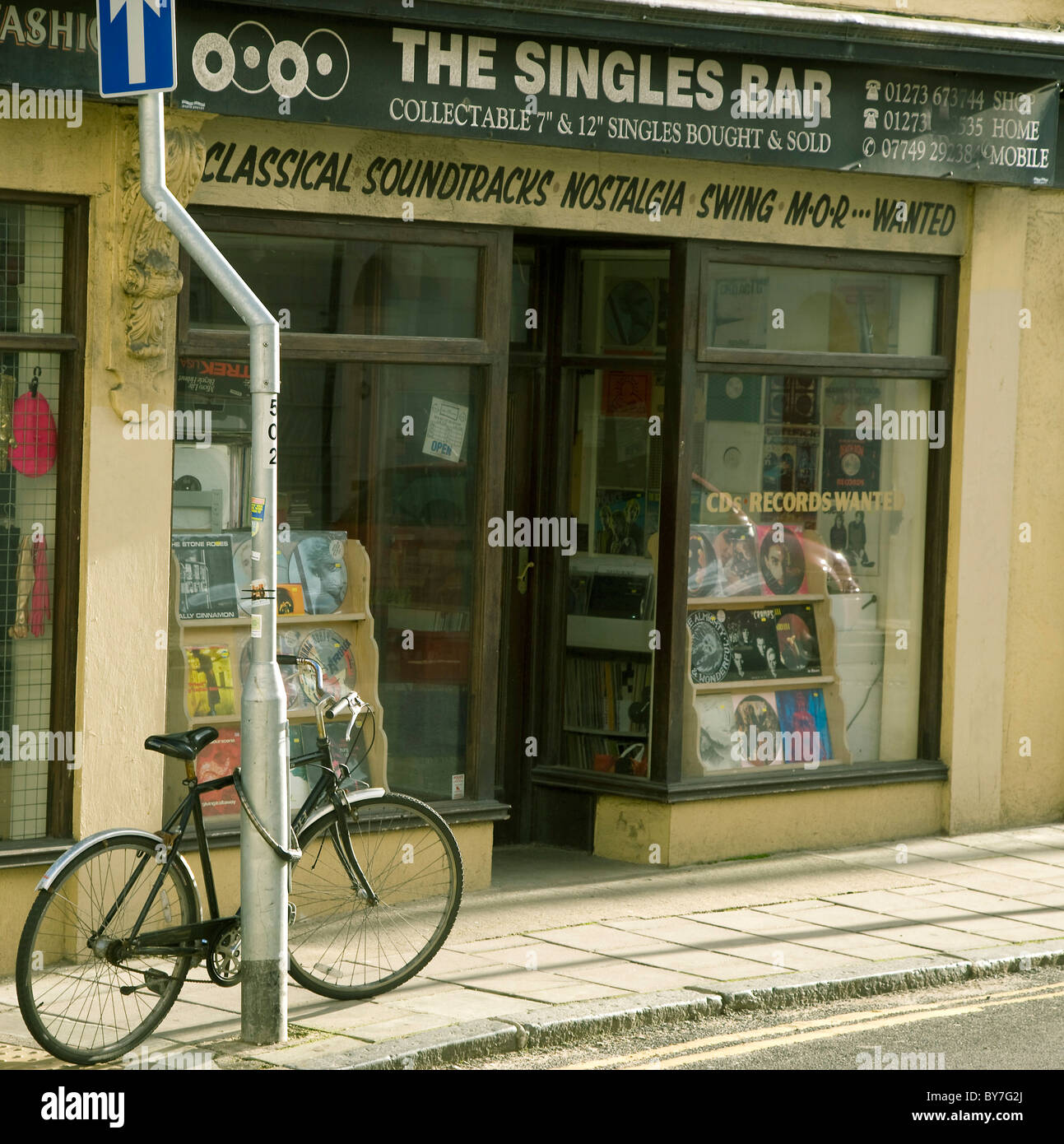 Cd and vinyl record store hi-res stock photography and images - Alamy