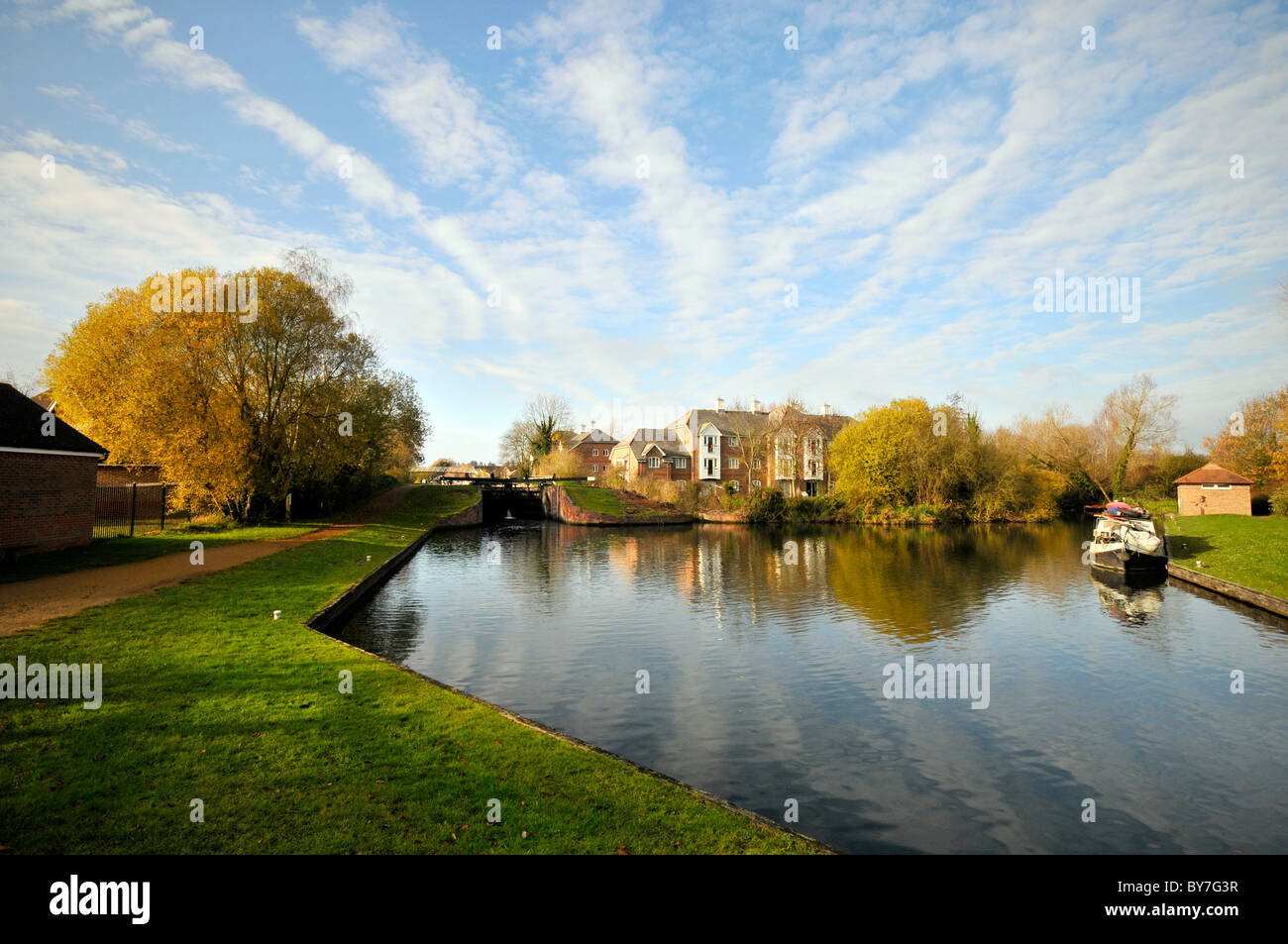 Aldermaston Padworth Kennet Avon Canal Berkshire UK Lock Lifting Bridge ...