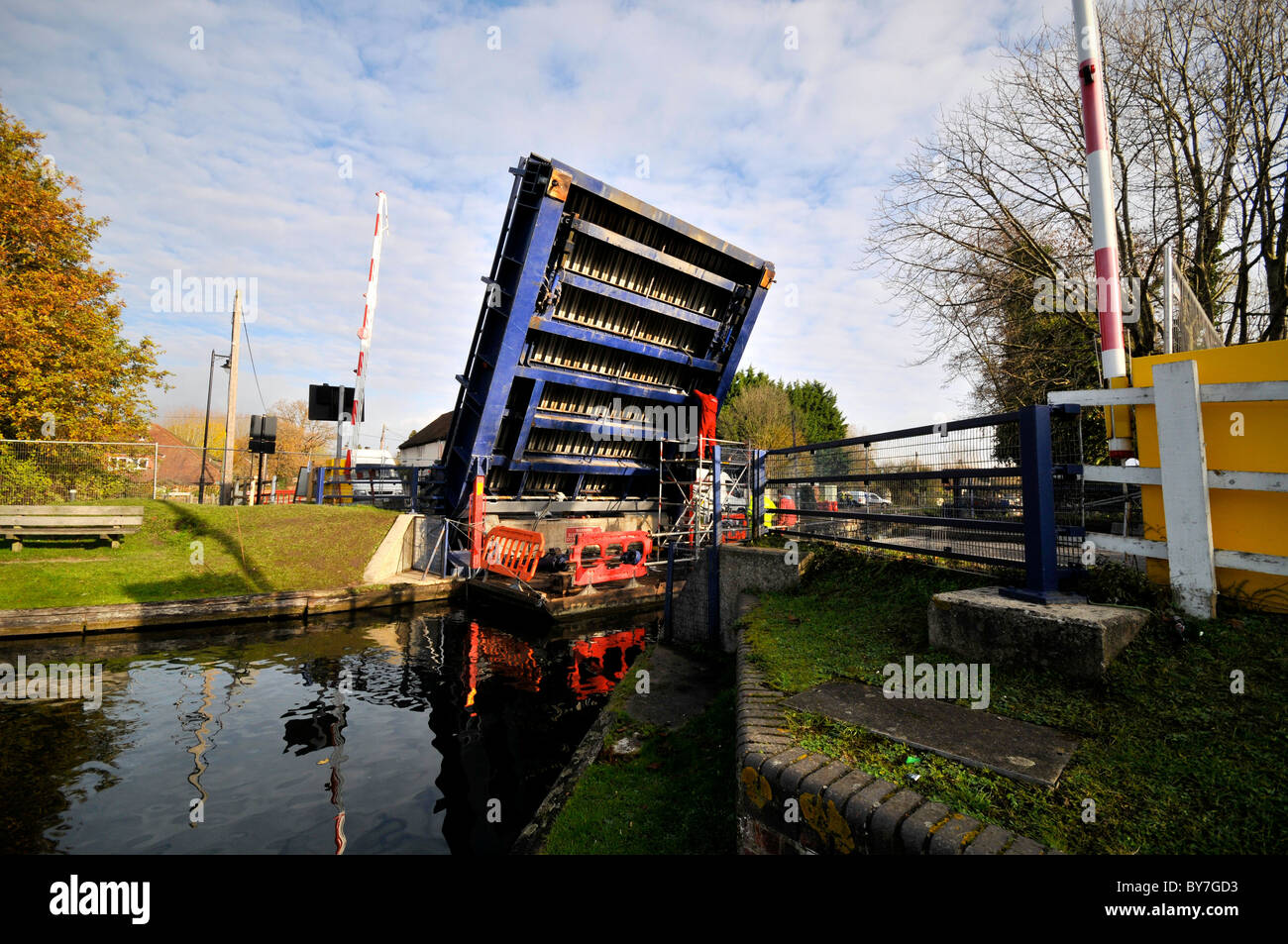 Aldermaston Padworth Kennet Avon Canal Berkshire UK Lock Lifting Bridge ...
