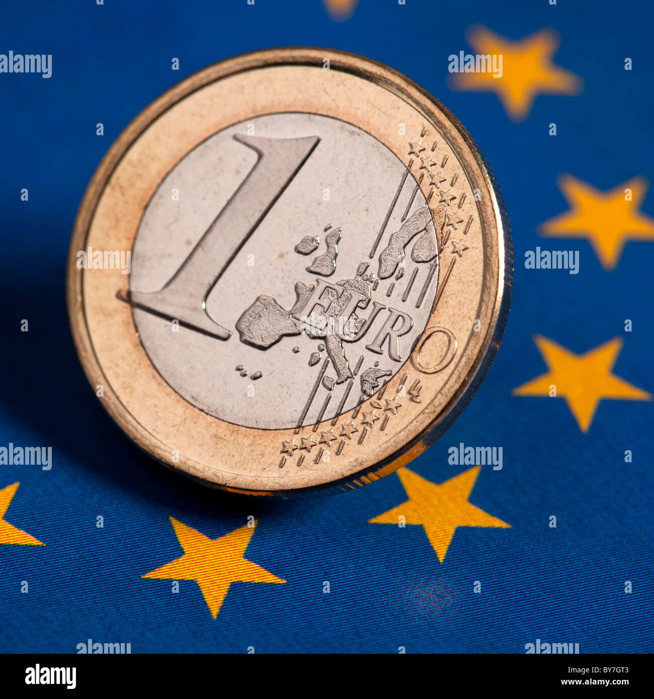 One Euro coin on the flag of the European Union Stock Photo - Alamy