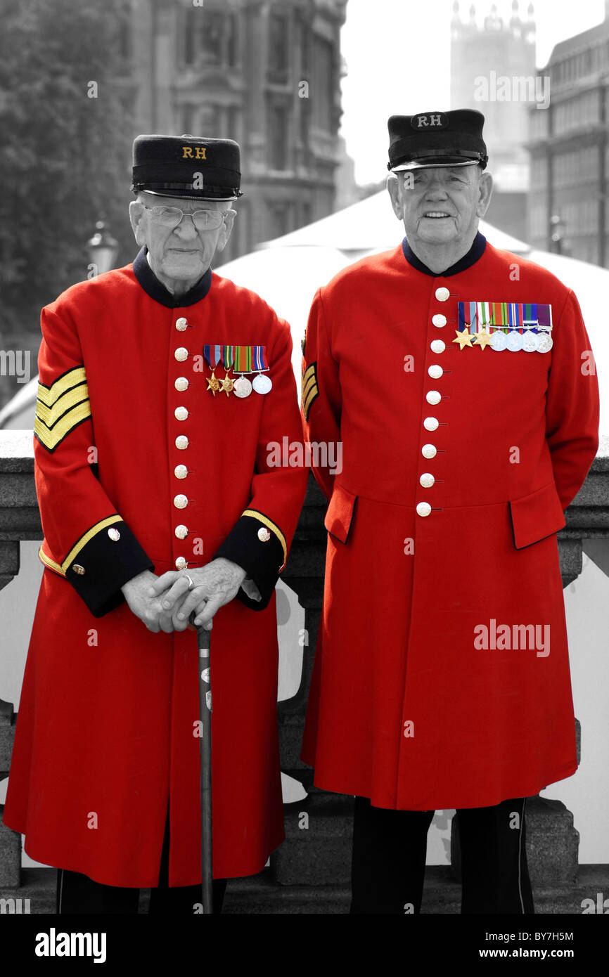 Retro Tinted B/W image of two old soldiers now a Chelsea Pensioner ...