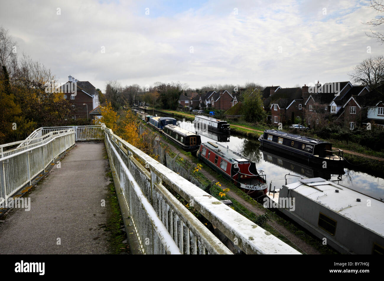 Aldermaston Padworth Kennet Avon Canal Berkshire UK Lock Lifting Bridge ...