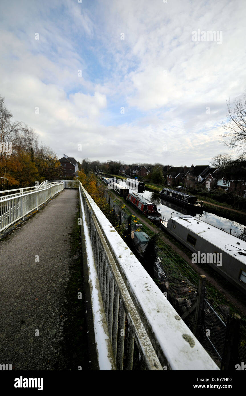Aldermaston Padworth Kennet Avon Canal Berkshire UK Lock Lifting Bridge ...