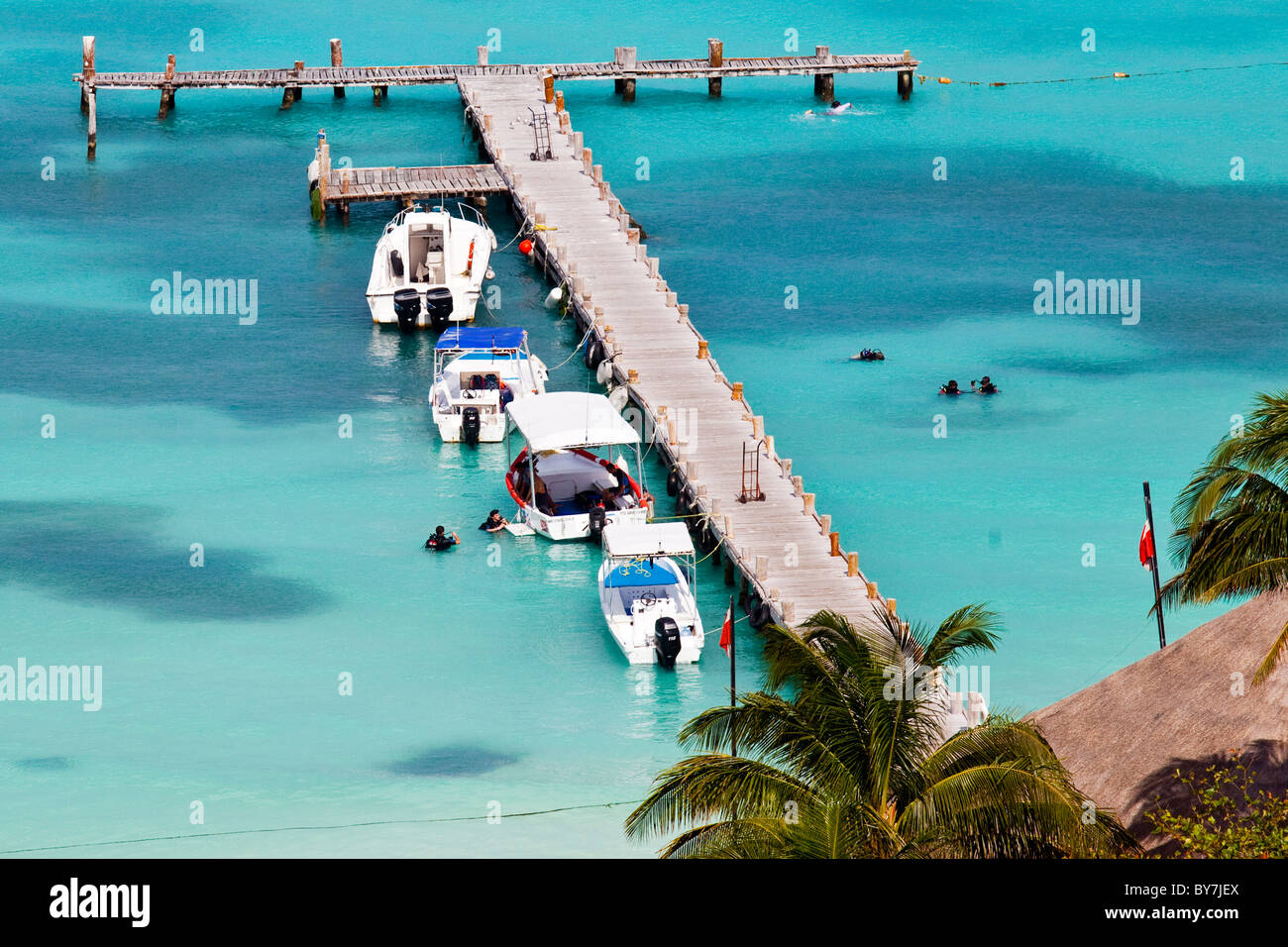 Diving off pier hi-res stock photography and images - Alamy