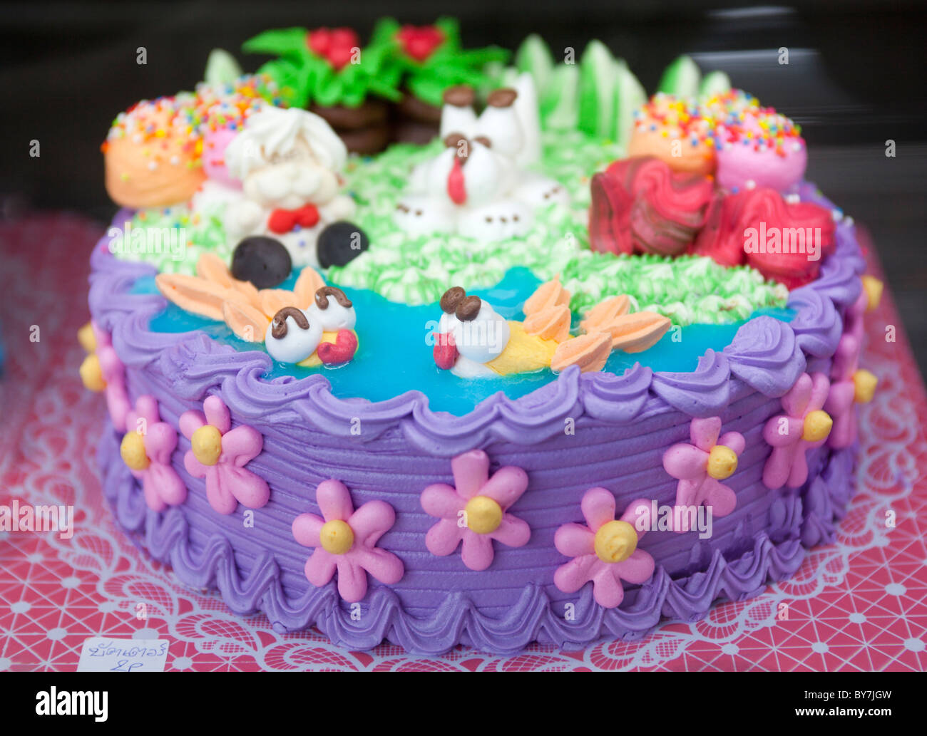 Cake iced design hi-res stock photography and images - Alamy