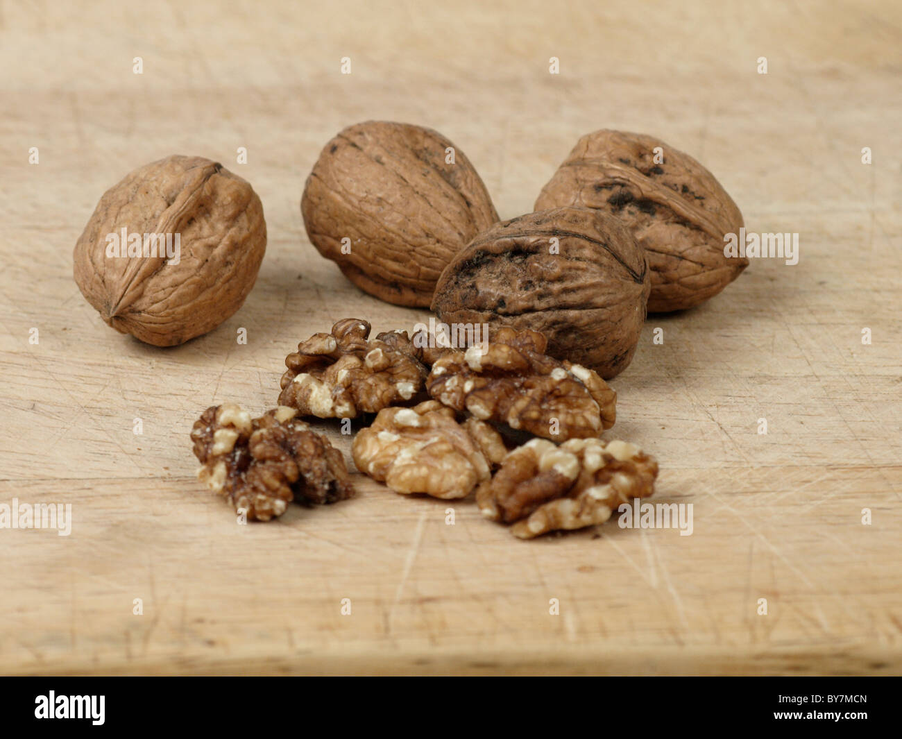 Chopping walnuts hi-res stock photography and images - Alamy