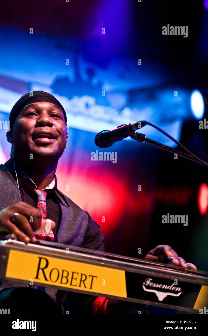 Robert randolph and the family band hi-res stock photography and images ...