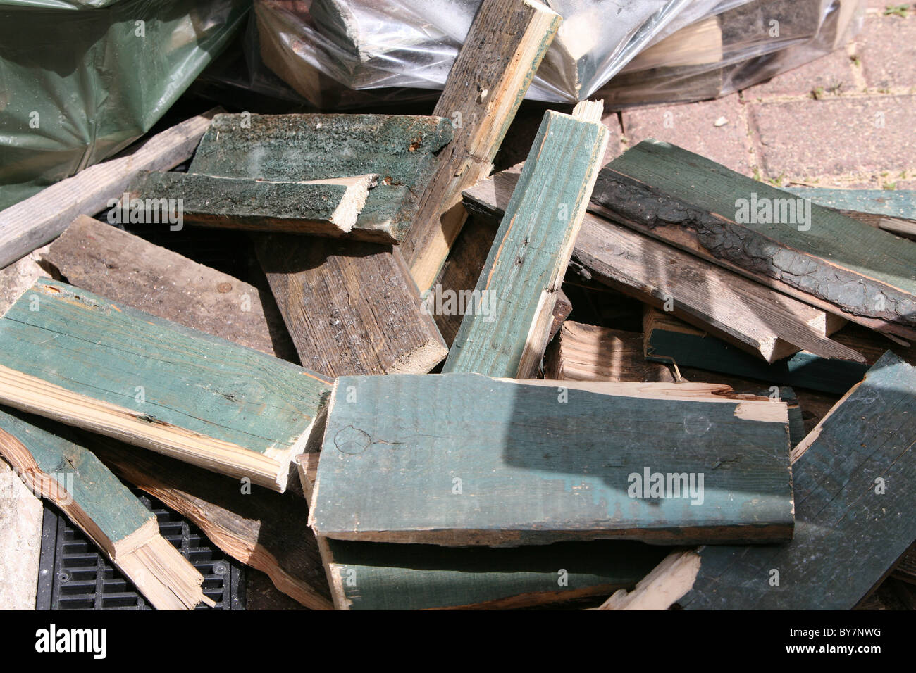 a pile of fire wood Stock Photo - Alamy
