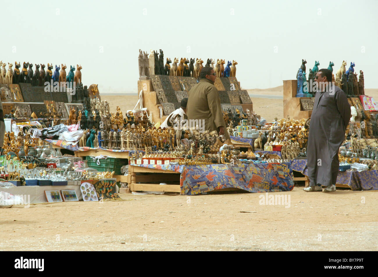 Tourist shopping at the pyramids, Giza, Cairo Stock Photo - Alamy