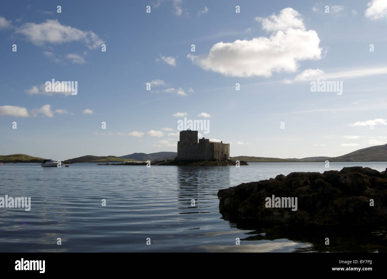 Evening view of Kisimul Castle in the bay at Castlebay, Isle of Barra ...
