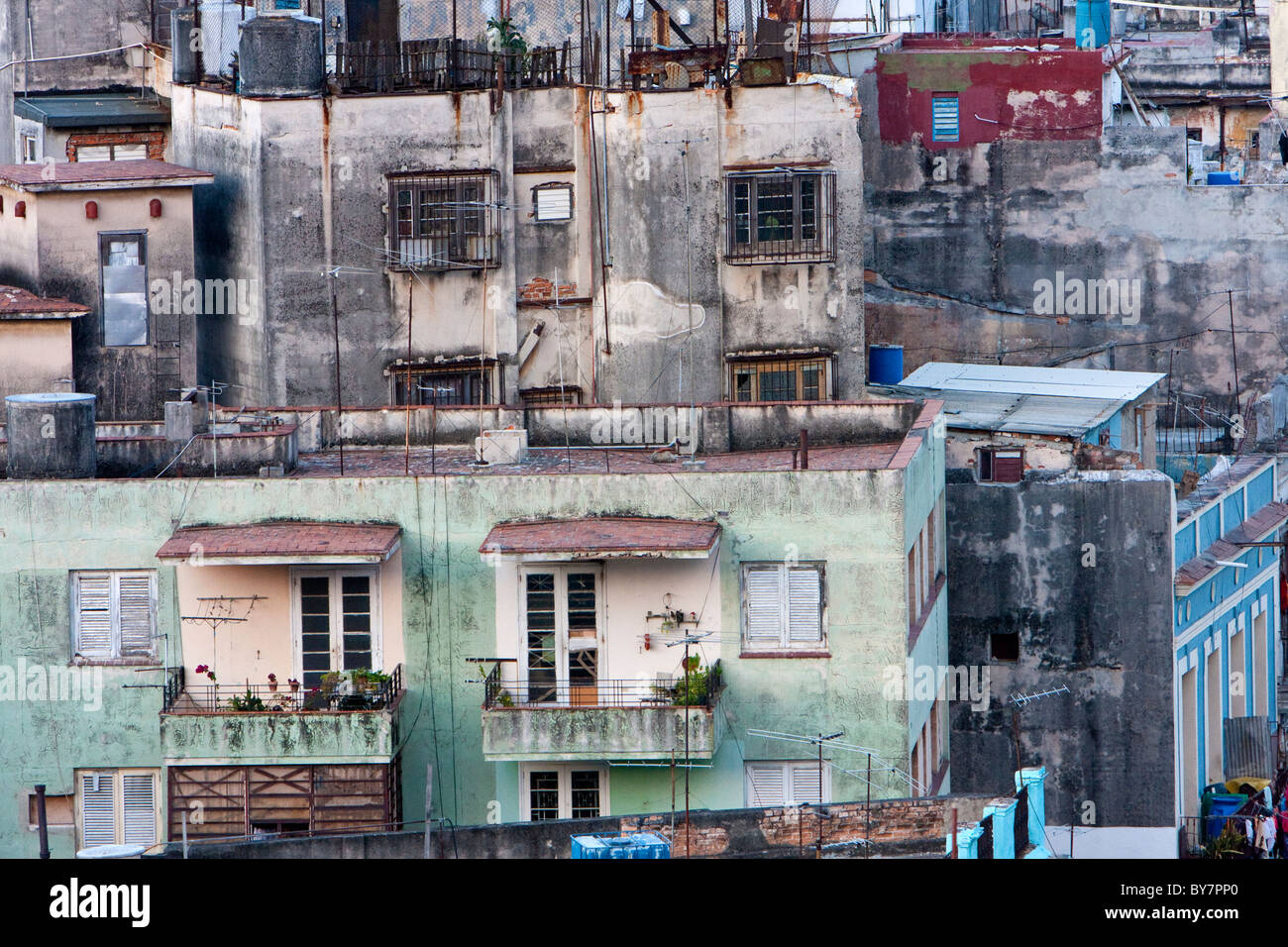 Cuba housing hi-res stock photography and images - Alamy