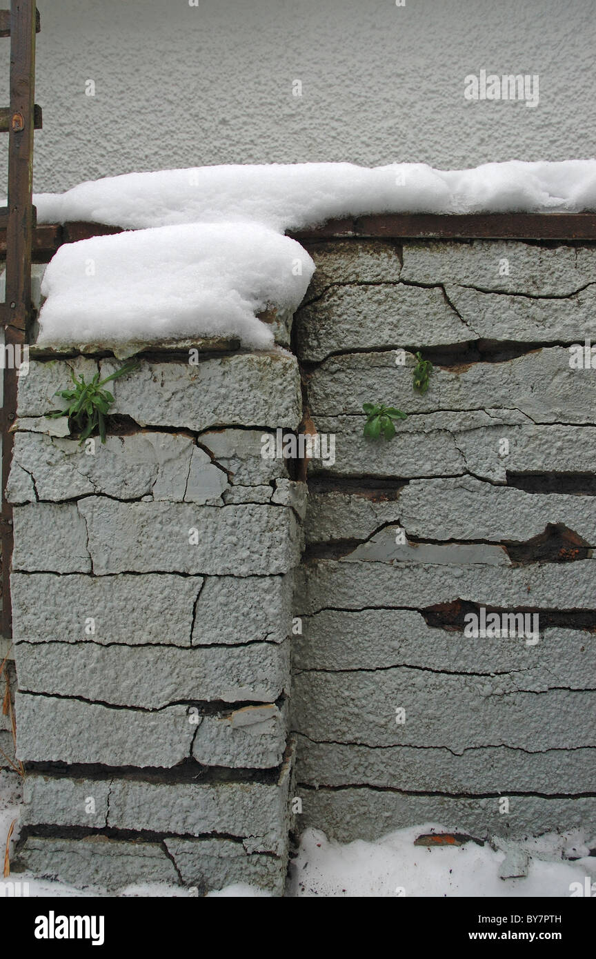 Bricks damaged by frost hi-res stock photography and images - Alamy