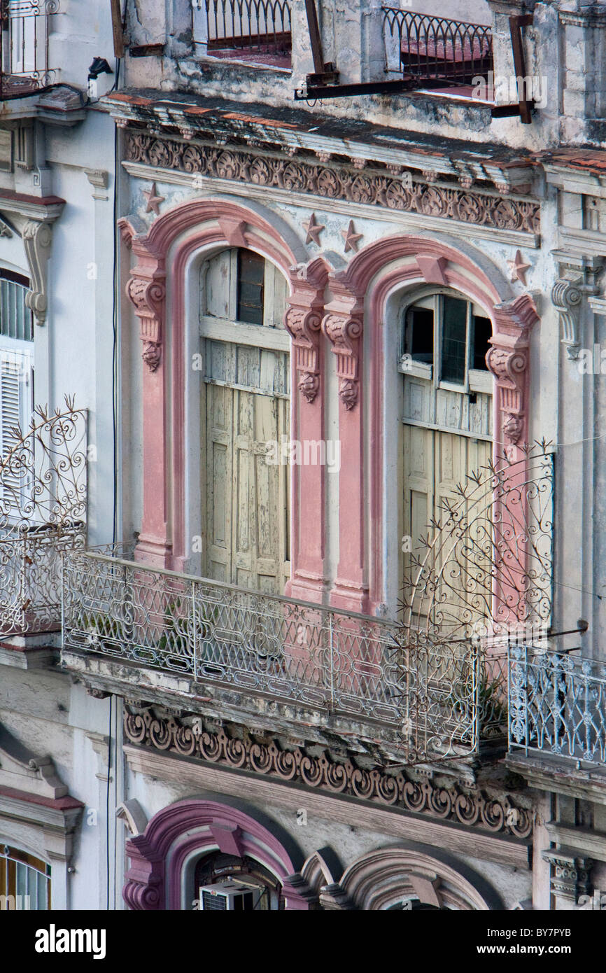 Havana building hi-res stock photography and images - Alamy