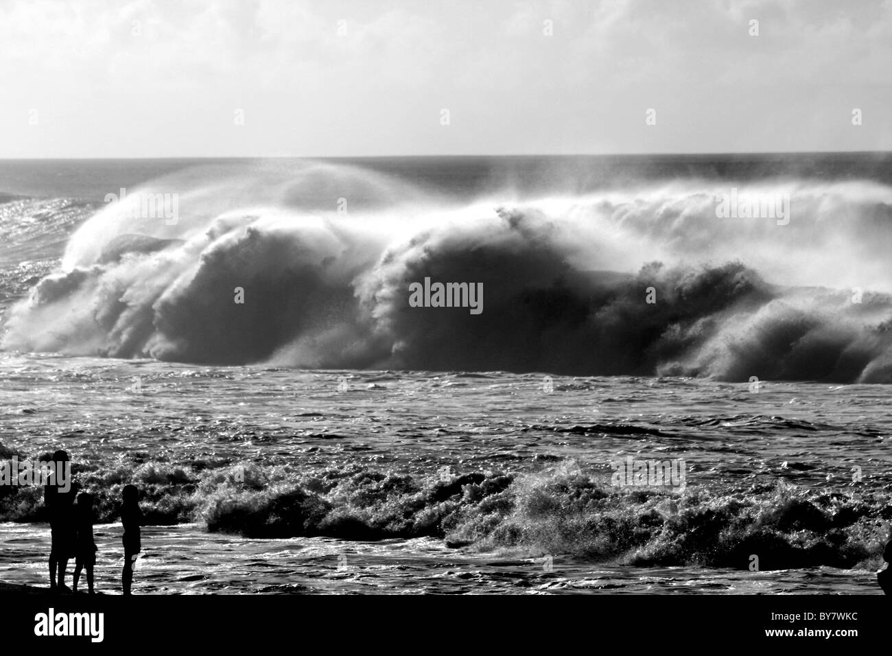 hawaii north shore pipeline banzai waves beach Stock Photo - Alamy