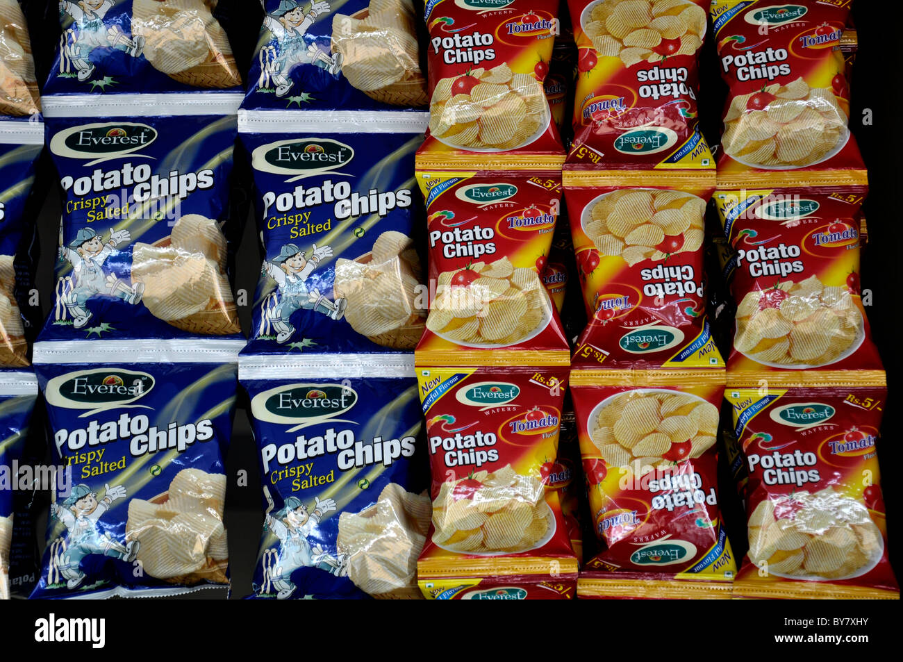 Packets of chips hi-res stock photography and images - Alamy