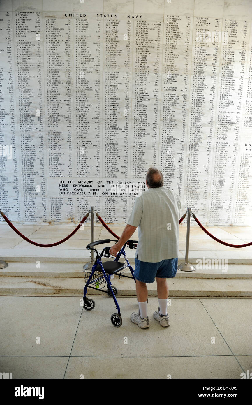 Veteran views Wall listing fallen seamen USS Arizona Memorial Pearl ...