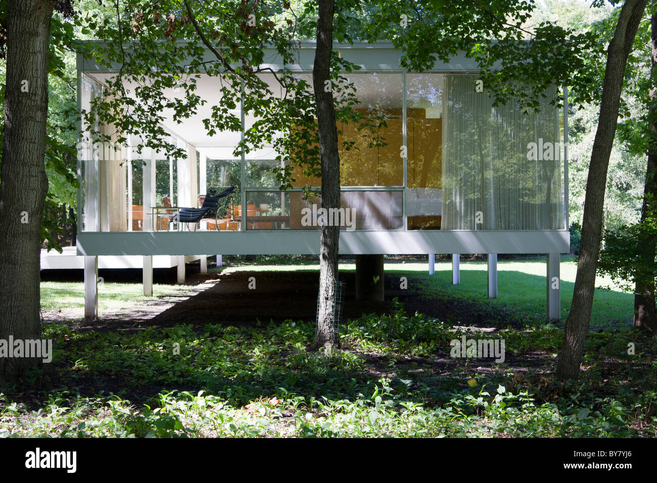 Farnsworth House by Ludwig Mies van der Rohe, Plano, Illinois, USA ...