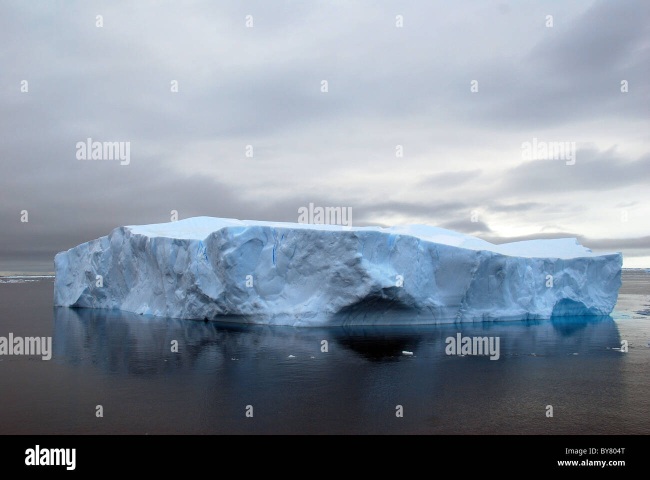 huge flat iceberg in antarctica Stock Photo - Alamy
