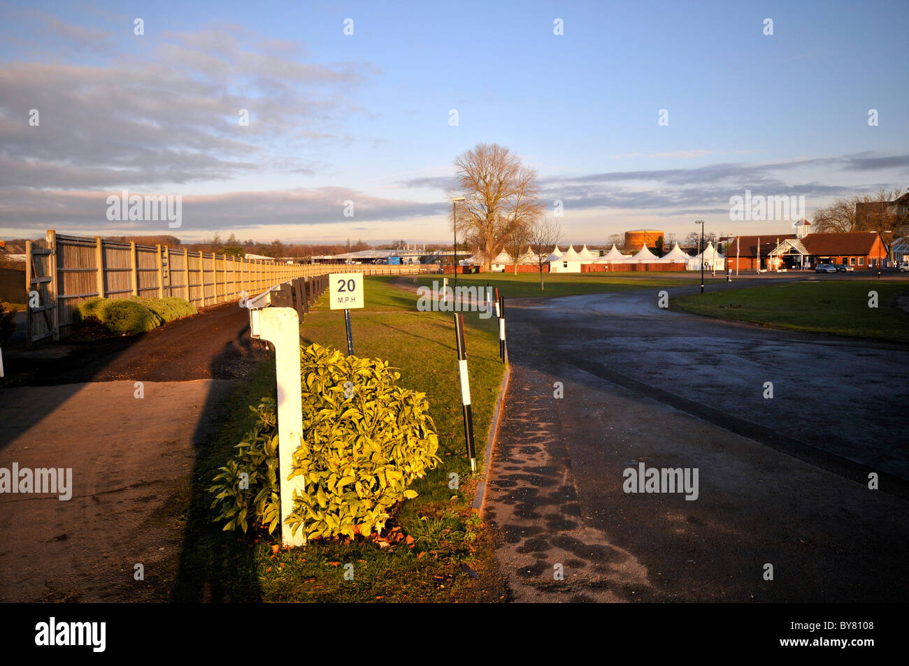 Newbury racecourse hi-res stock photography and images - Alamy