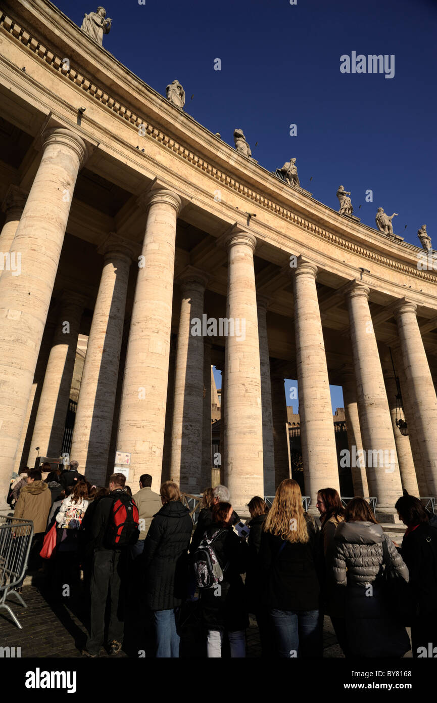 Colonnade entrance hi-res stock photography and images - Alamy