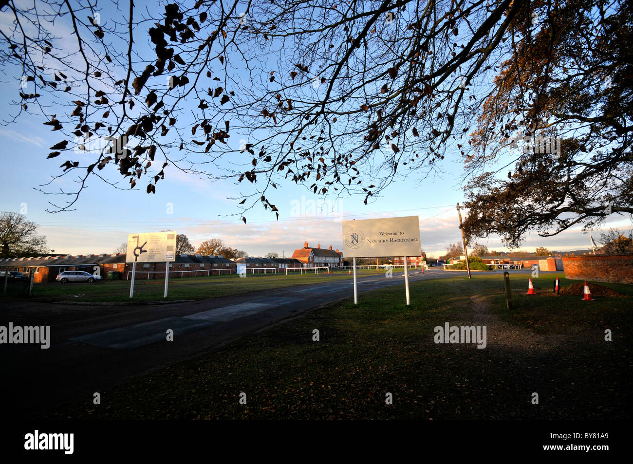 Newbury racecourse hi-res stock photography and images - Alamy