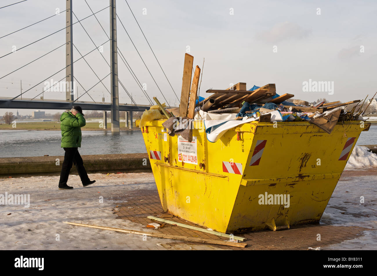 Skip rubbish hi-res stock photography and images - Alamy