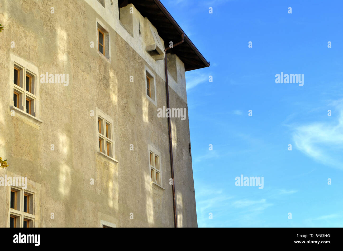 building with windows and blue sky background Stock Photo - Alamy