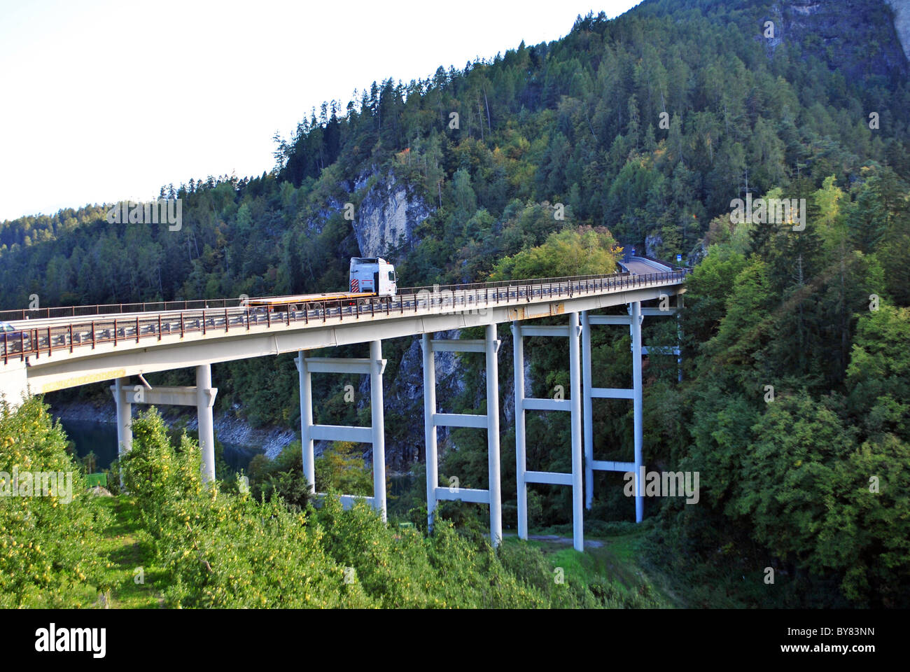 Truck below the bridge hi-res stock photography and images - Alamy