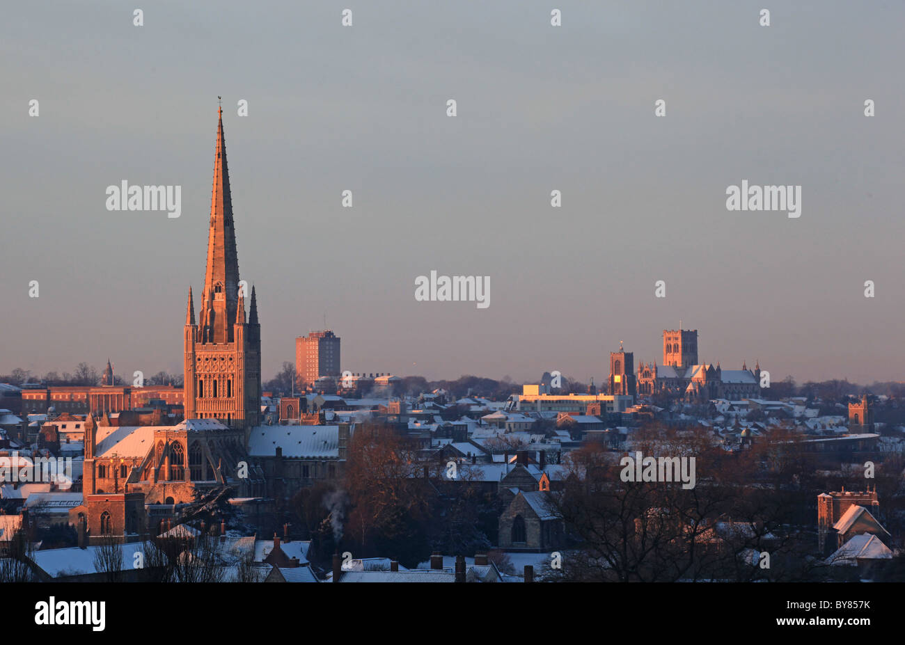Norwich cathedral snow hi-res stock photography and images - Alamy