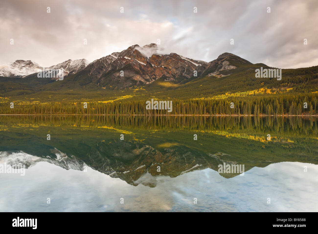 Pyramid Lake and Pyramid Mountain, Jasper National Park, Alberta ...