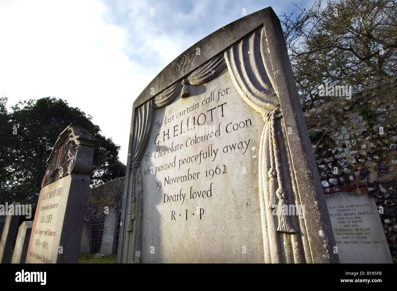 The headstone of of Music Hall star G.H. Elliott, "The Chocolate ...