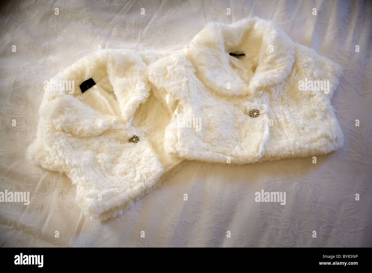 Fluffy jackets hi-res stock photography and images - Alamy