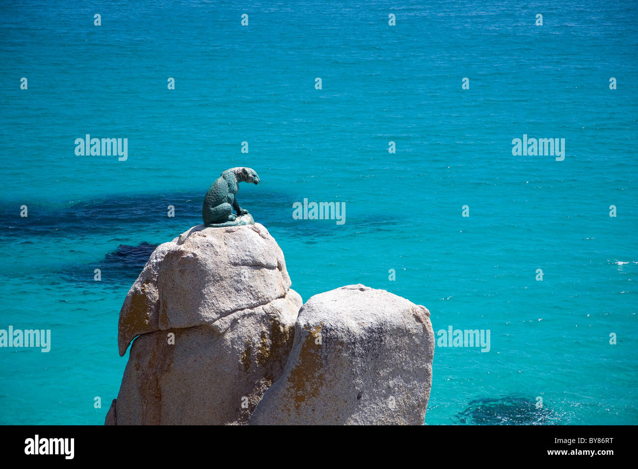 Leopard bronze sculpture rock atlantic hi-res stock photography and ...