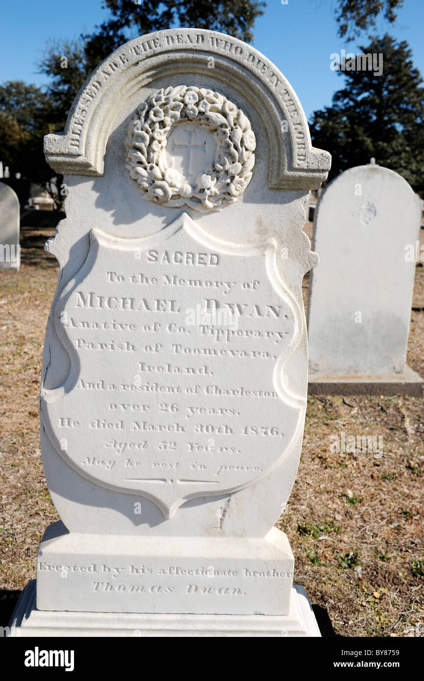 1878 white marble tombstone with wreath design at top Stock Photo - Alamy