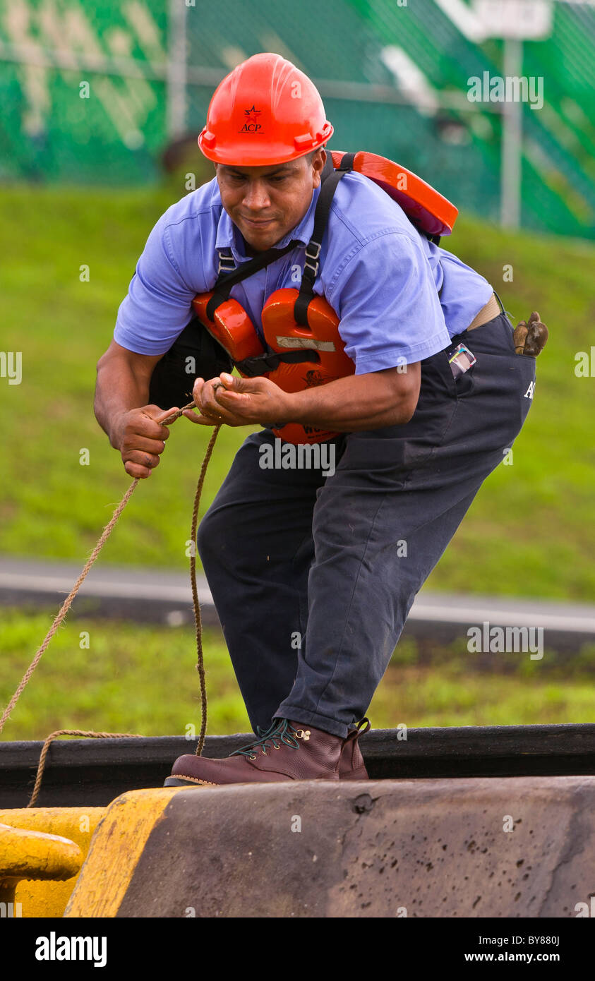 Panama canal worker workers hi-res stock photography and images - Alamy