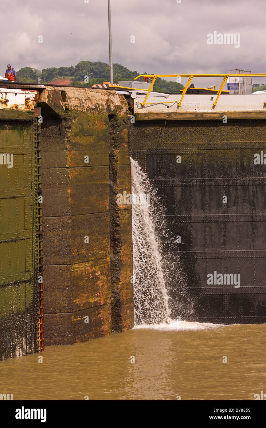 Water locks hi-res stock photography and images - Alamy