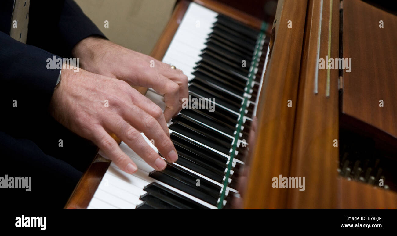 Hands playing piano hi-res stock photography and images - Alamy