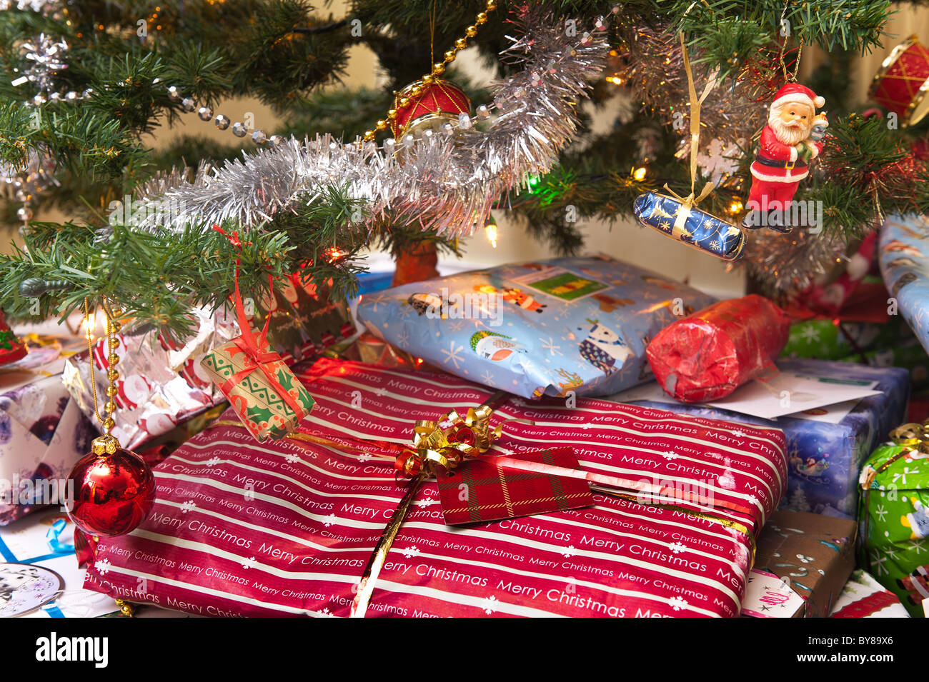 Wrapped gifts piled up hi-res stock photography and images - Alamy