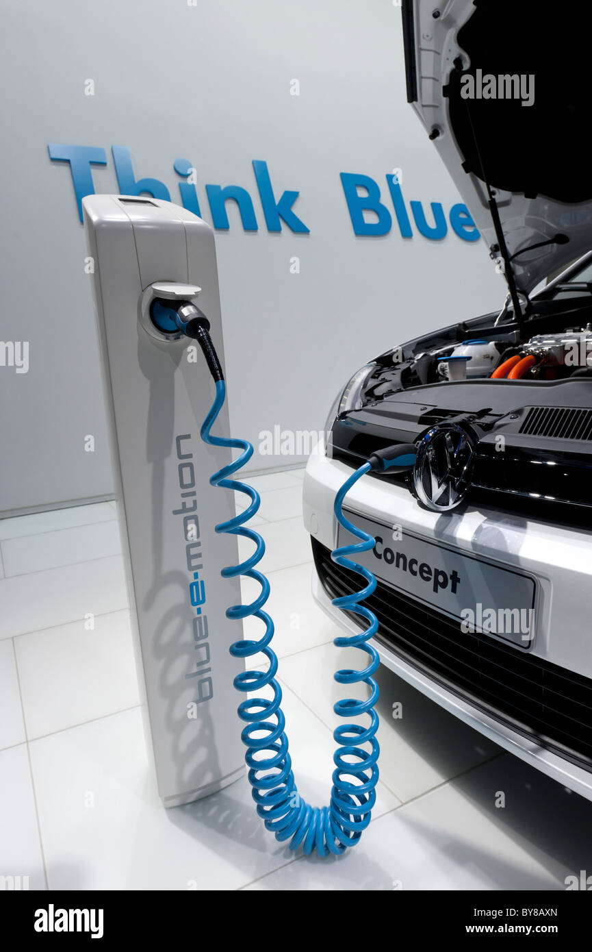 Electric blue car hi-res stock photography and images - Alamy