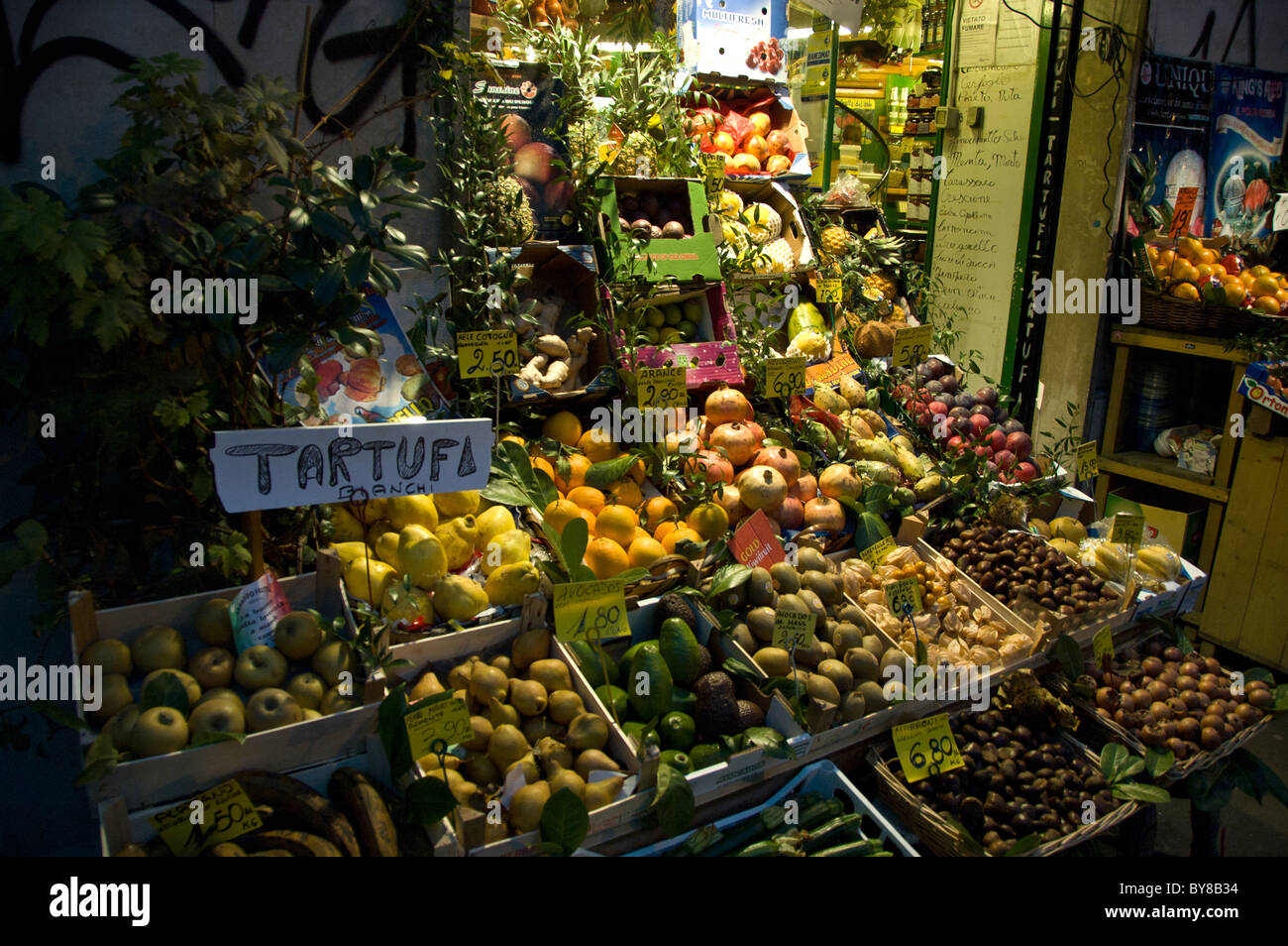 Fruit Shop Milan High Resolution Stock Photography and Images - Alamy