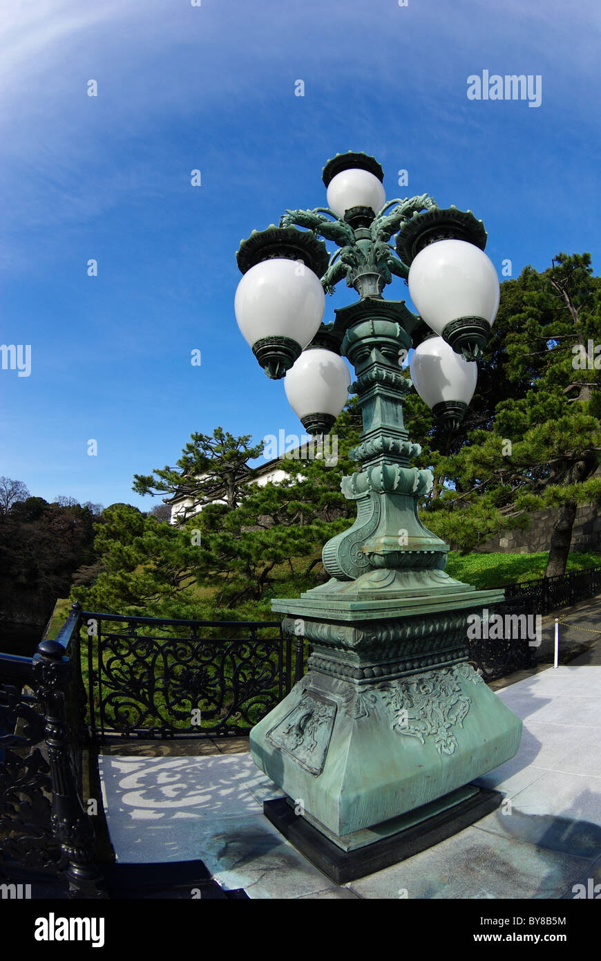 Lantern on Nijubashi Bridge with Fujimi-yagura in the background, Tokyo ...