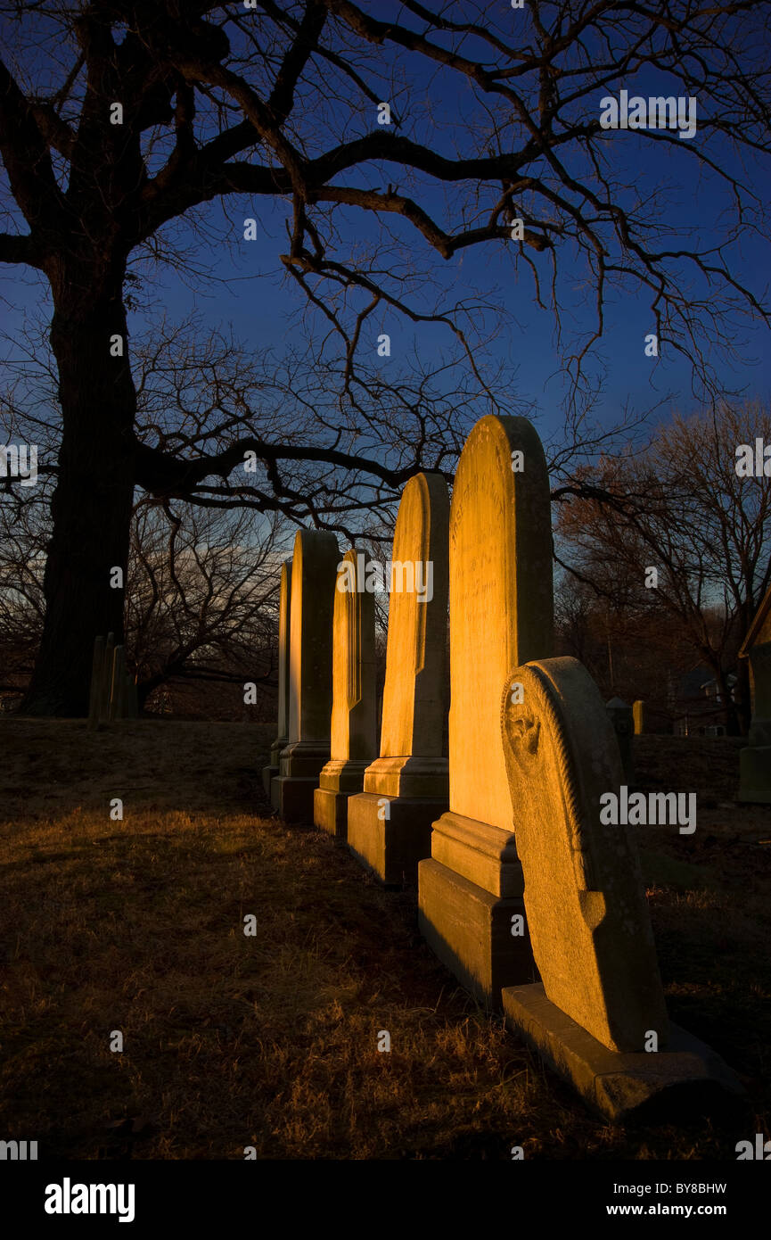 Graveyard at night hi-res stock photography and images - Alamy