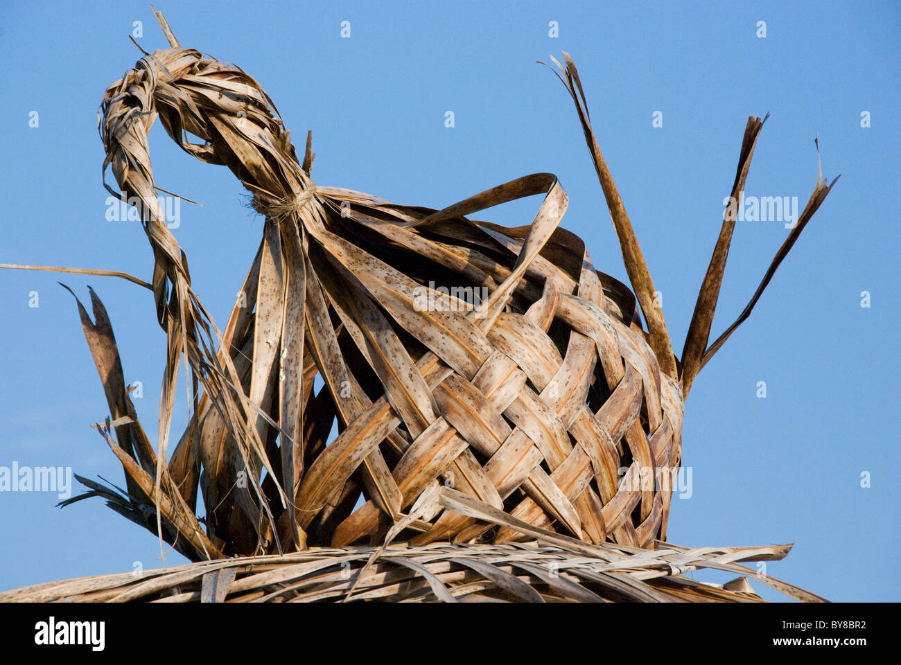 Traditional african palm weave weaving hi-res stock photography and ...