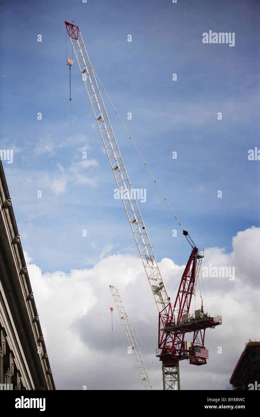An upright pedestal crane at a construction site Stock Photo - Alamy
