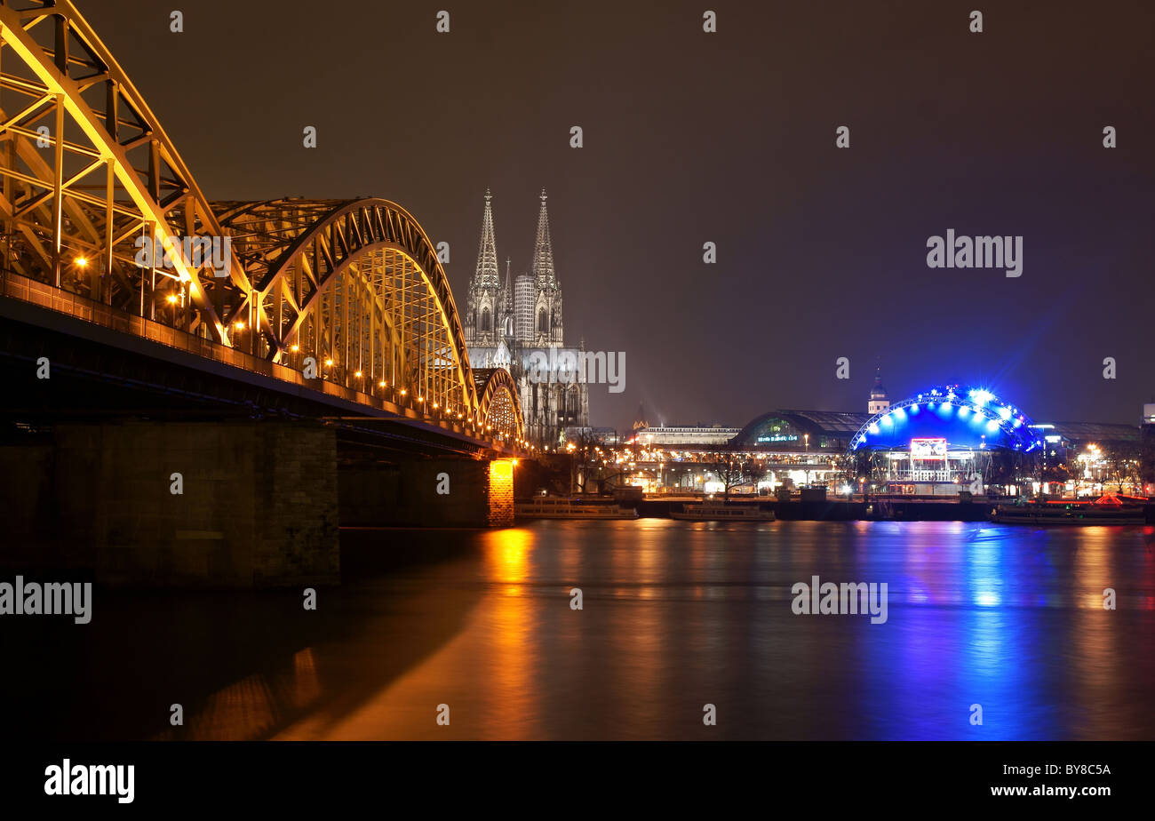Cologne cathedral with Hohenzollern bridge at night Stock Photo - Alamy