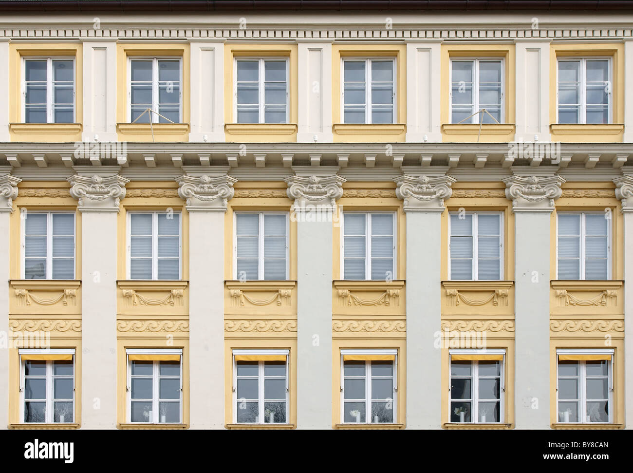 Windows front facade hi-res stock photography and images - Alamy