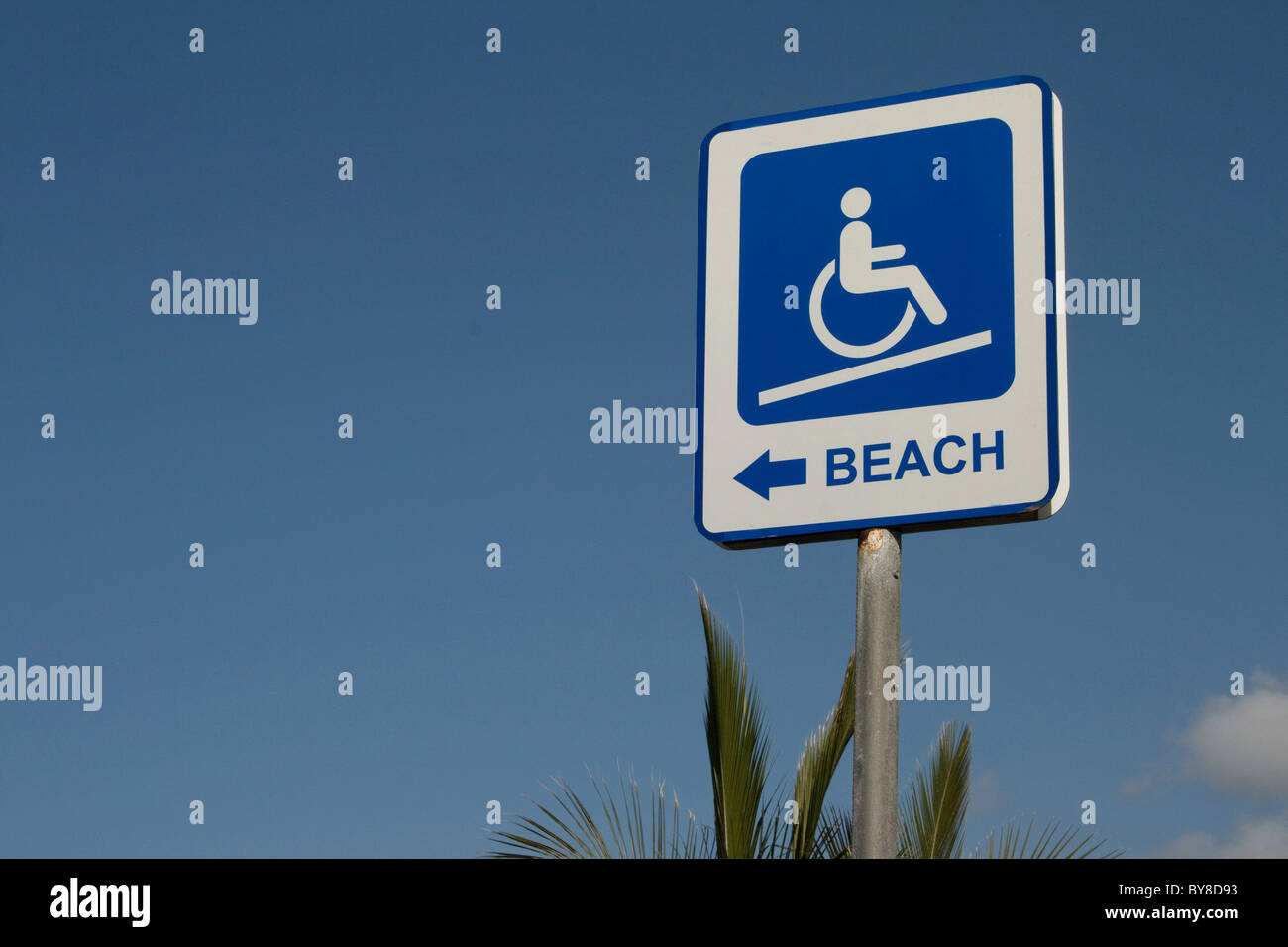 Beach access sign hi-res stock photography and images - Alamy