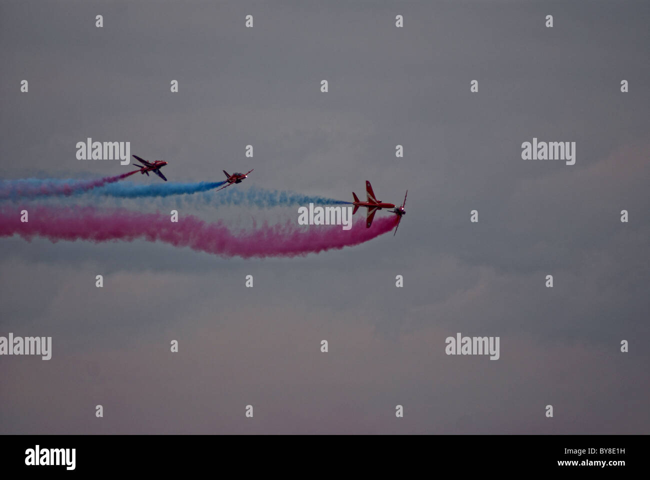 Red arrows formation hi-res stock photography and images - Alamy