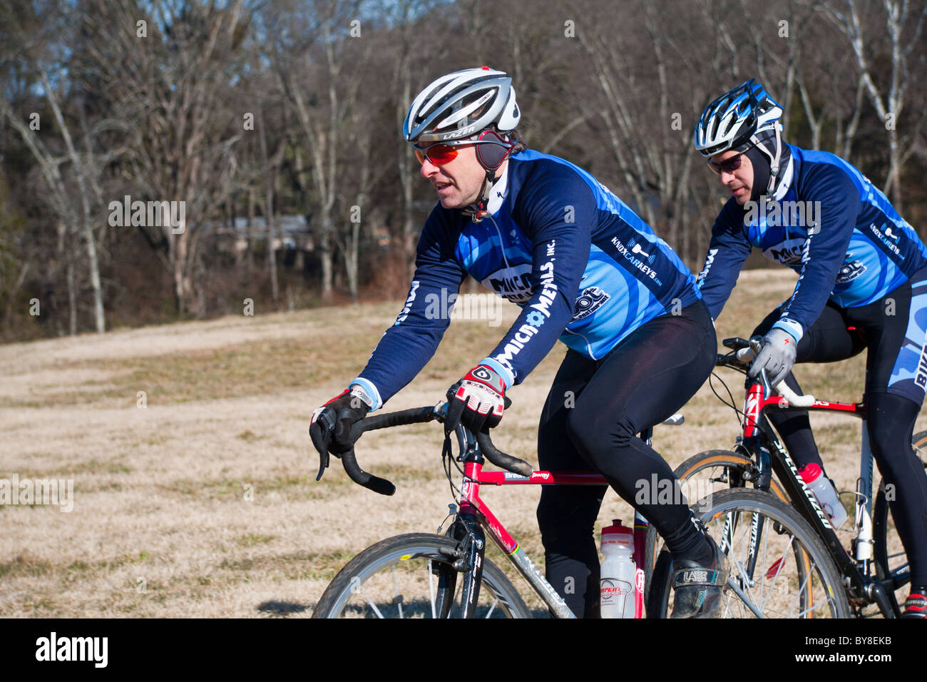 Cyclers from various teams compete during the Knoxiecross cyclocross ...